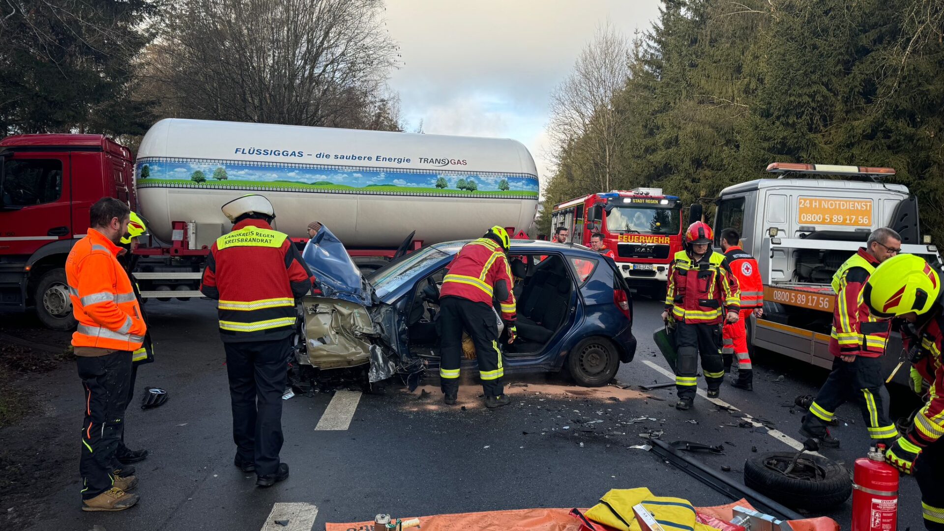 THL 3 auf der B11/B85 Abzweigung bei der alten Rohrbacher Straße - KFV Regen